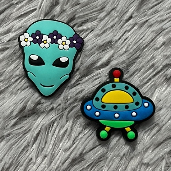 CROCS | Jewelry | Alien Croc Charm Set | Poshmark